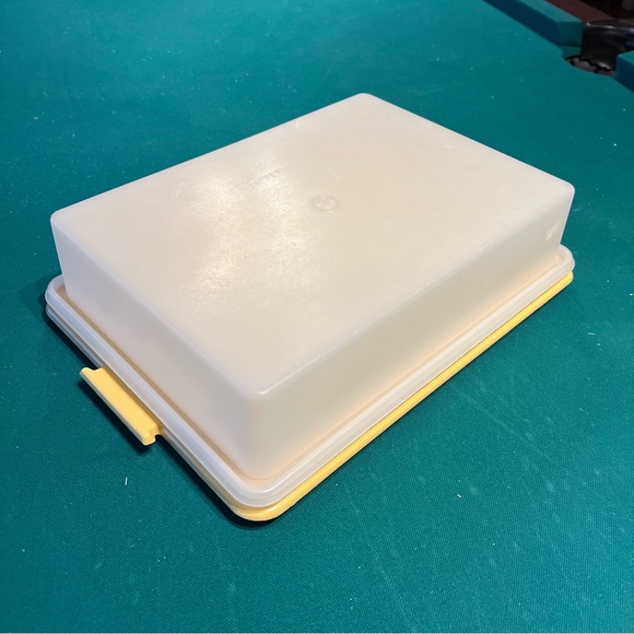 Tupperware | Kitchen | Vintage Tupperware Rectangle Cakecupcake Keeper ...